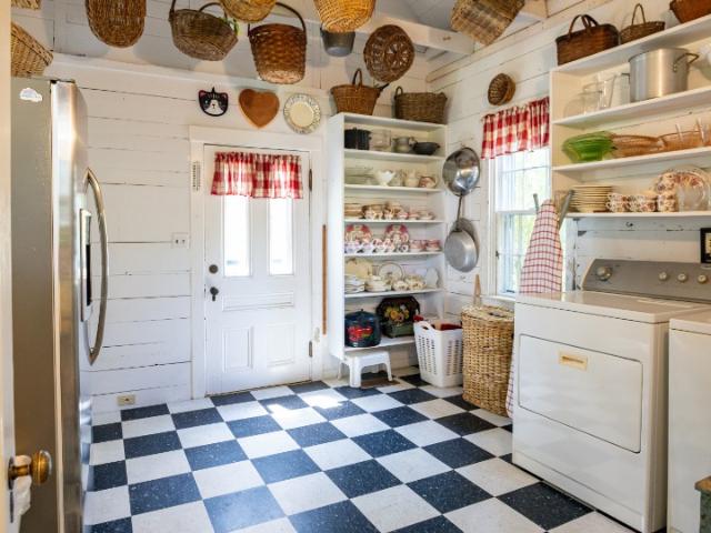 70 Spring St, Vineyard Haven, MA 02568 | MLS #42020