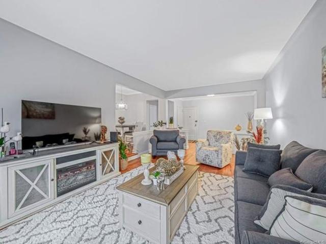 70 Strawberry Hill Ave #1 2A, Stamford, CT 06902