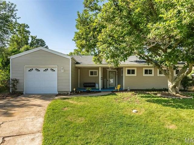 7104 Fernbrook Dr, Saint Louis, MO 63123