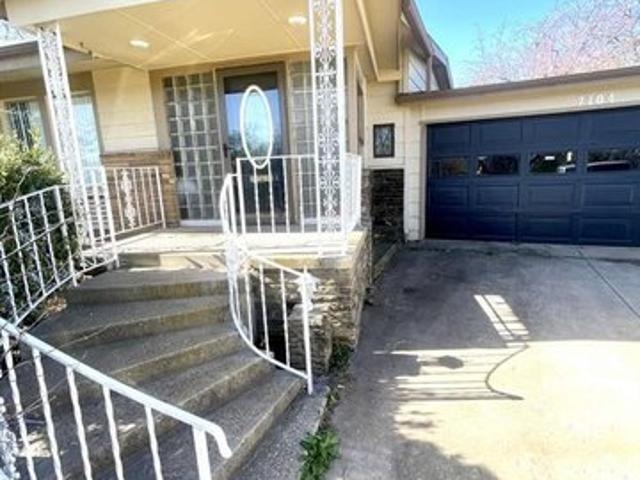 7104 Hilltop Ct, Oklahoma City, OK 73110