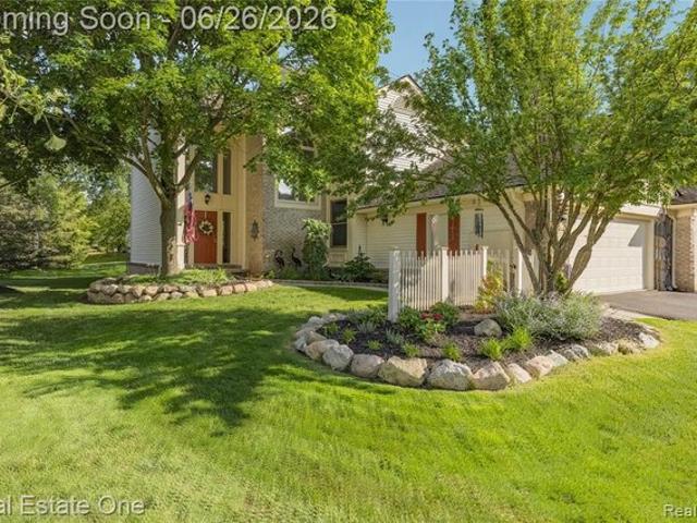 7105 Winding Brook Ct, West Bloomfield Township, MI 48322