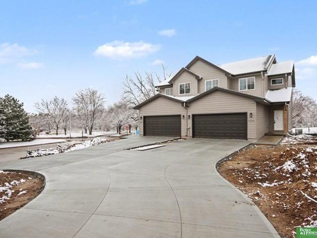 7106 N 79th Ct, Omaha, NE 68122