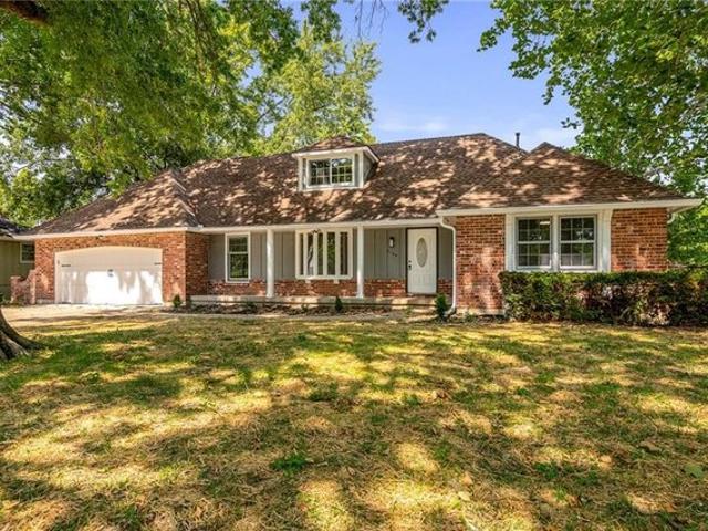 7106 E 127th St, Grandview, MO 64030