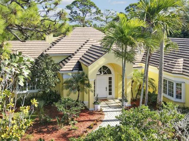 7107 SE Golfhouse Dr, Hobe Sound, FL 33455
