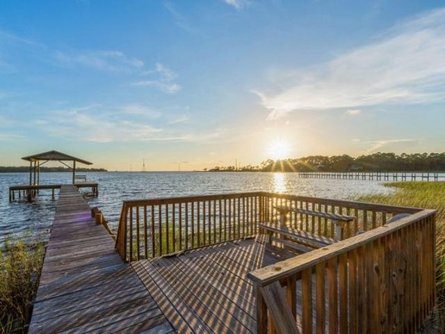 7107 Wells Ave, Navarre, FL 32566