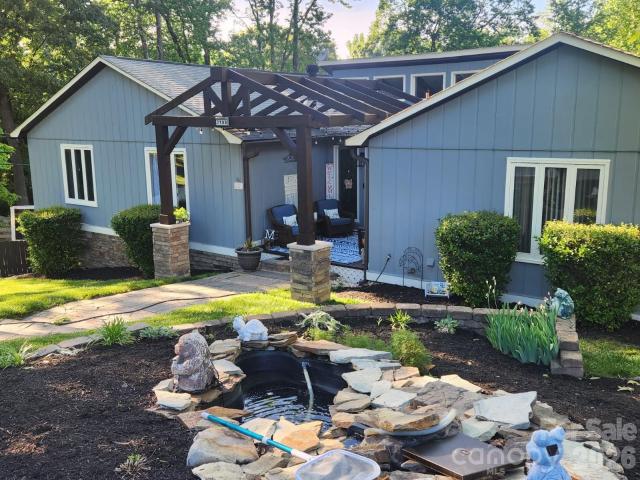 7108 Hollyhouse Dr, Charlotte, NC 28215 | MLS #4366 | Compass
