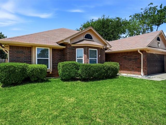 7108 Summerset Dr, Benbrook, TX 76126