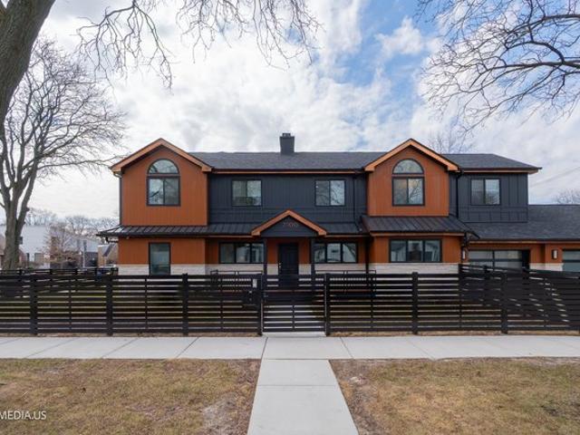 7100 N Sioux Ave, Chicago, IL 60646