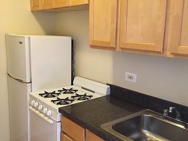7100 North Sheridan 1 Bedroom Apartment for Rent at 7100 North Sheridan Road, Chicago, IL 60626 Rogers Park