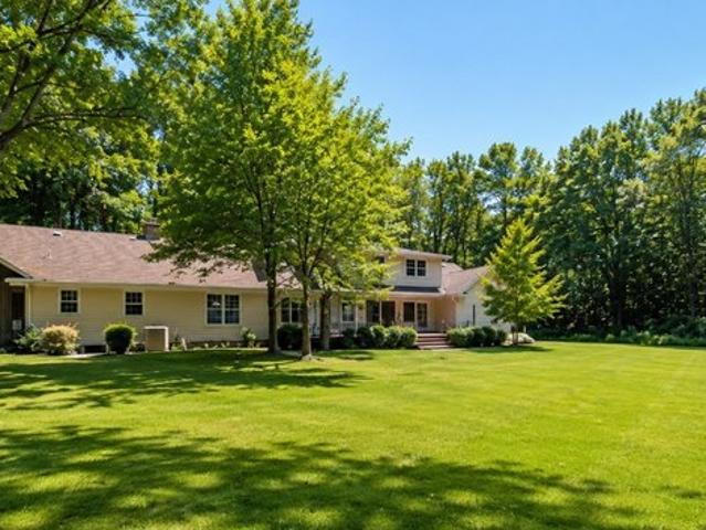7100 Bargain Rd, Erie, PA 16509