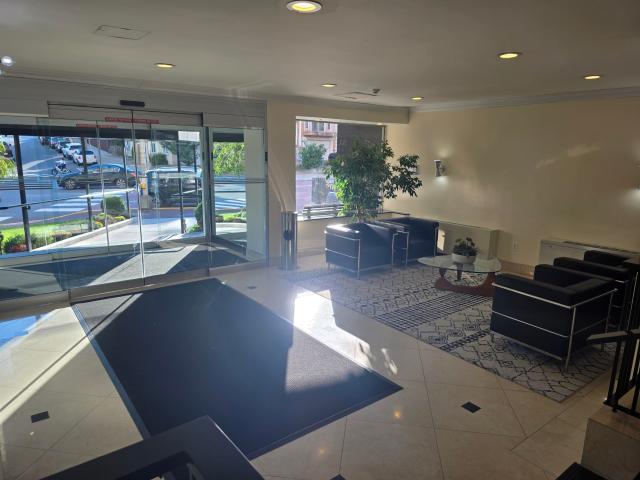 7100 Blvd East # 9R