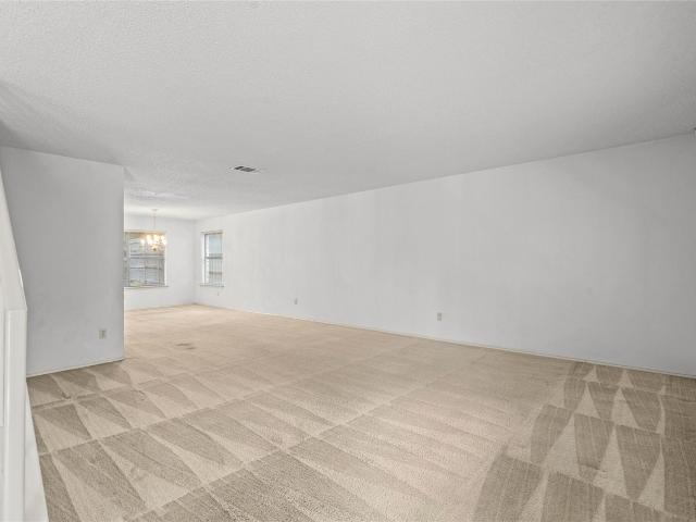 7100 Pine Bluffs Trl