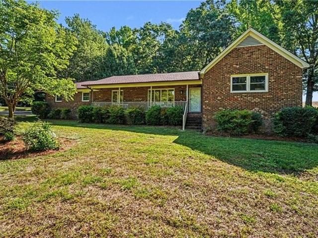 7101 Buxenbury Dr, High Point, NC 27263