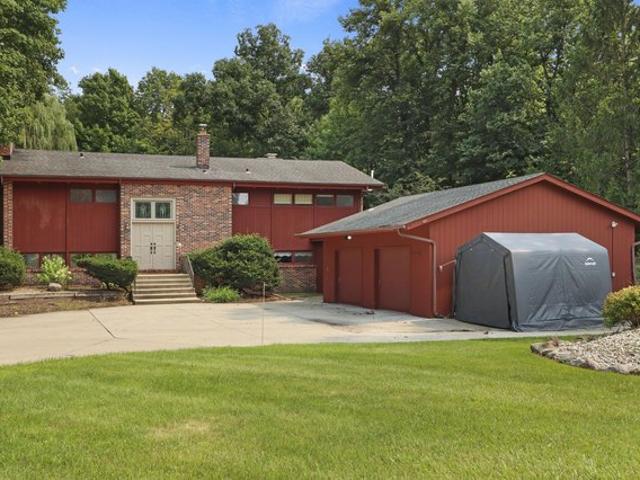 7101 Brook Rd, Caledonia, WI 53126