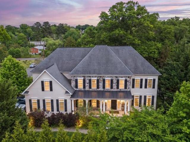 7101 Idylwood Rd, Falls Church, VA 22043