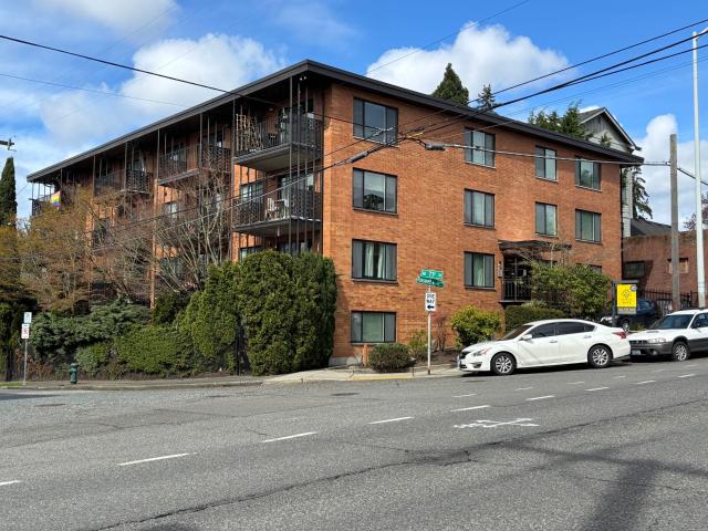 7101 LIVE A HALF MILE TO GREEN LAKE & 3 BLOCKS TO THE ROOSEVELT LIGHT RAIL