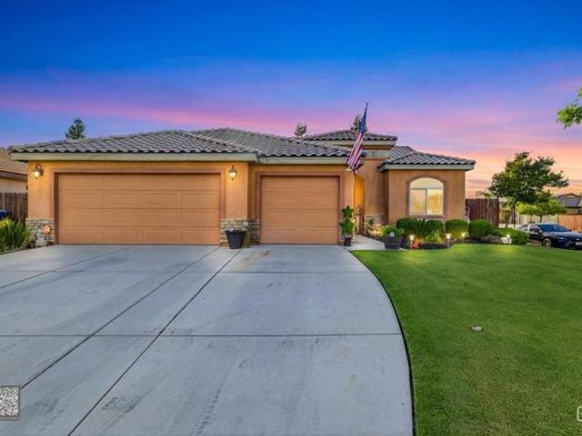 7101 Pine Flat Dr, Bakersfield, CA 93311