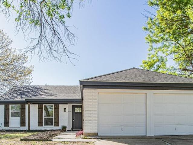 7101 Shadow Bend Dr, Fort Worth, TX 76137