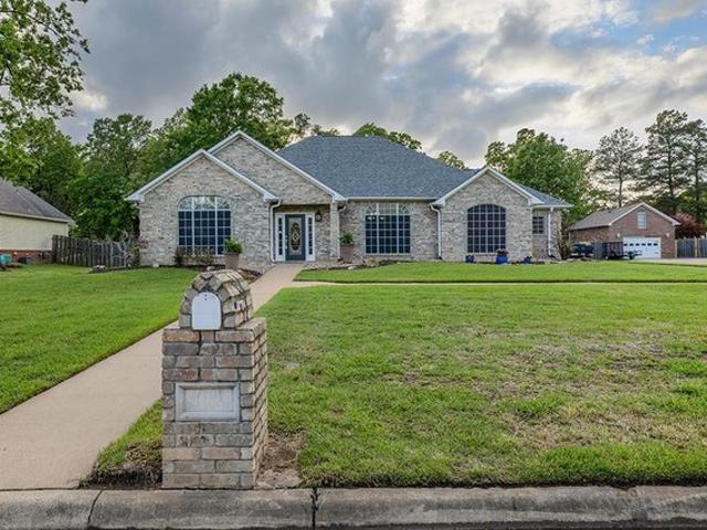 7101 Tall Oaks Dr, Texarkana, AR 71854