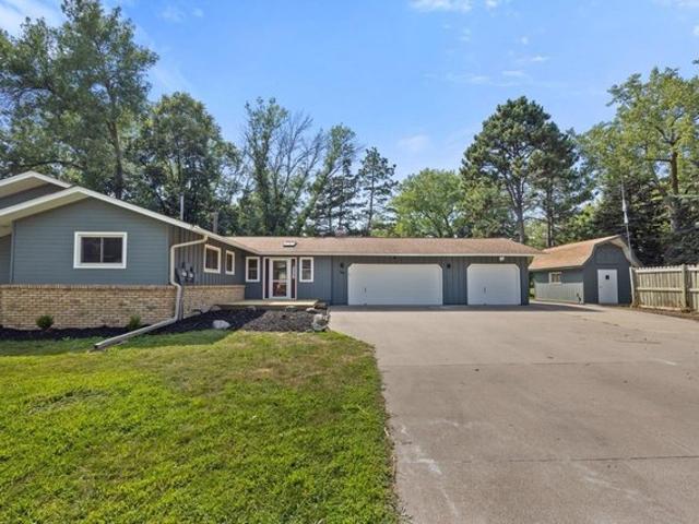 7101 Willow Rd, Maple Grove, MN 55369