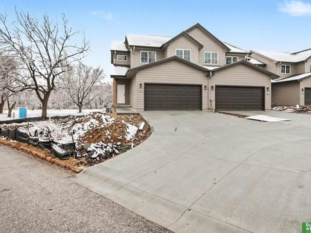 7102 N 79th Ct, Omaha, NE 68122