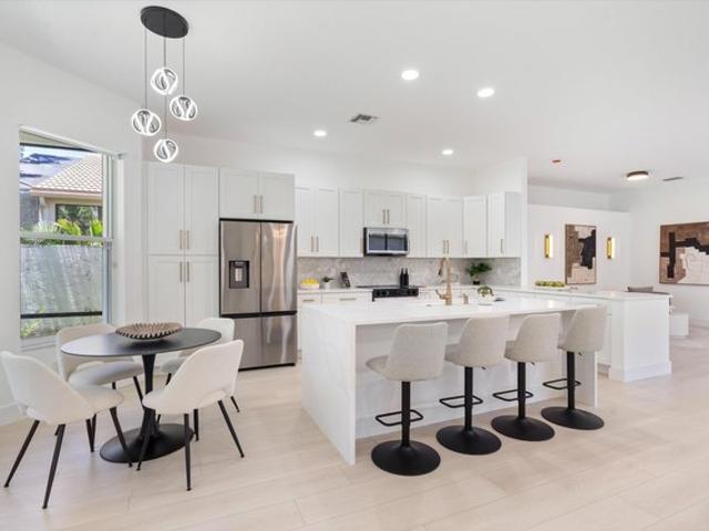 7102 Prado Lake Dr, Delray Beach, FL 33446