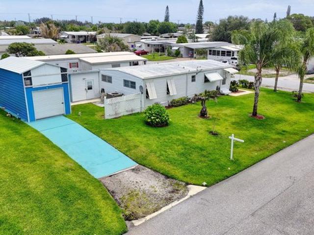 7102 SE Bluebird Cir, Hobe Sound, FL 33455