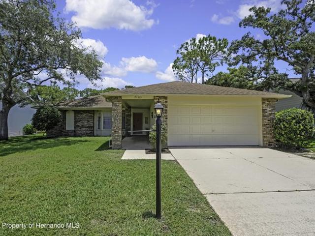 7103 Crown Oaks Dr, Spring Hill, FL 34606