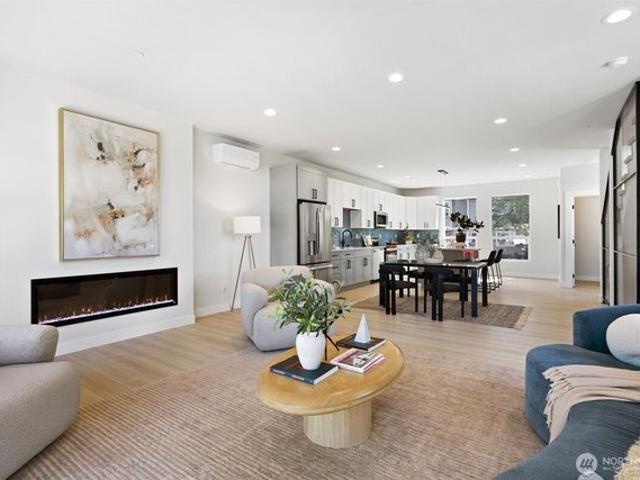 7103 th St SW Apt F, Edmonds, WA 98026