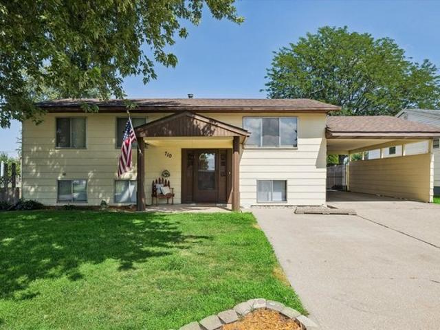 710 3rd St, Colona, IL 61241