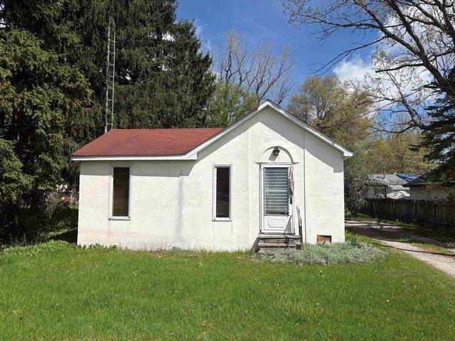 710 Bentley St, Chesaning, MI 48616