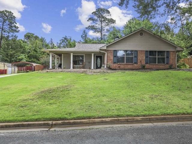 710 Brookhollow Dr, White Oak, TX 75693