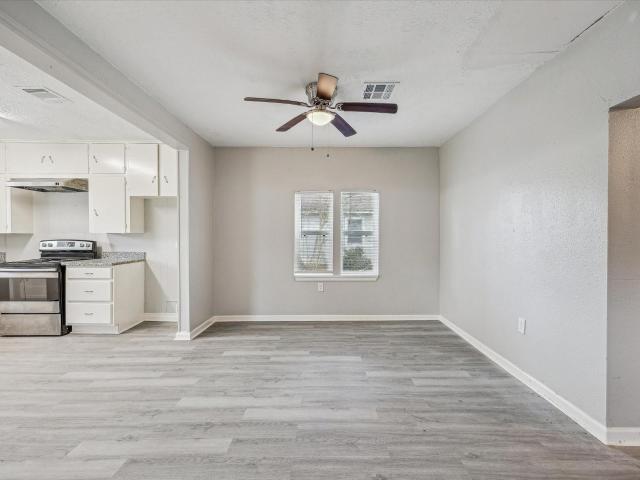 710 E Magnolia St, Angleton, TX 77515 | MLS #10802
