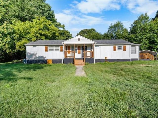 710 Edgewood Ave, Thomasville, NC 27360