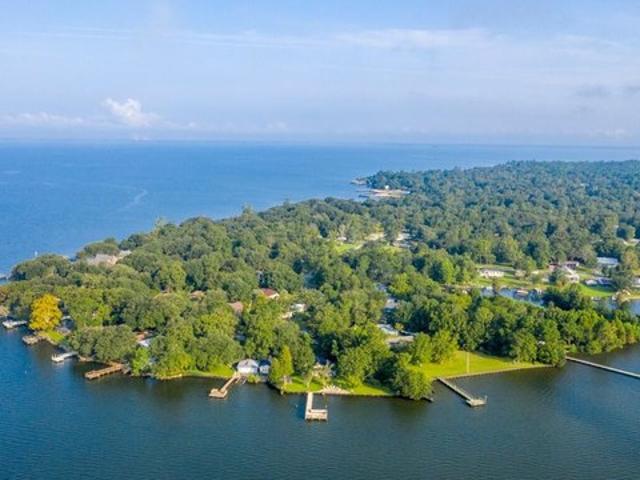 710 Hildebrand Dr, Bonneau, SC 29431