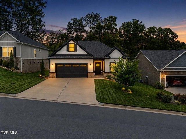 710 Hunts Terrace Dr, Kingsport, TN 37663