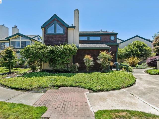 710 Lagunaria Ln