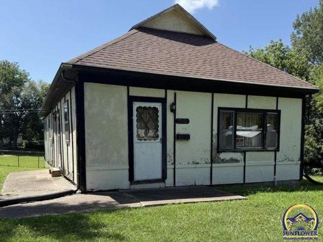 710 N 8th St, Hiawatha, KS 66434