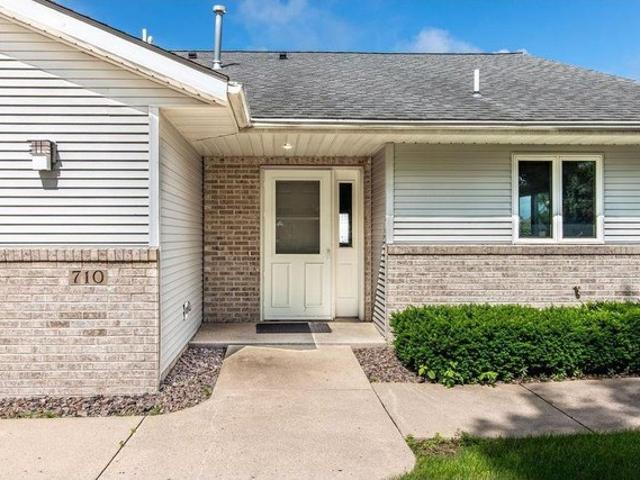 710 S 10th St, Bird Island, MN 55310