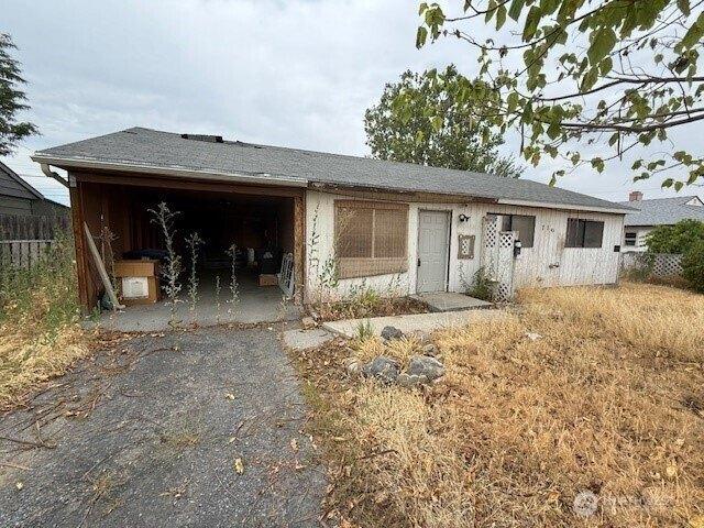 710 S Hawthorne Dr, Moses Lake, WA 98837