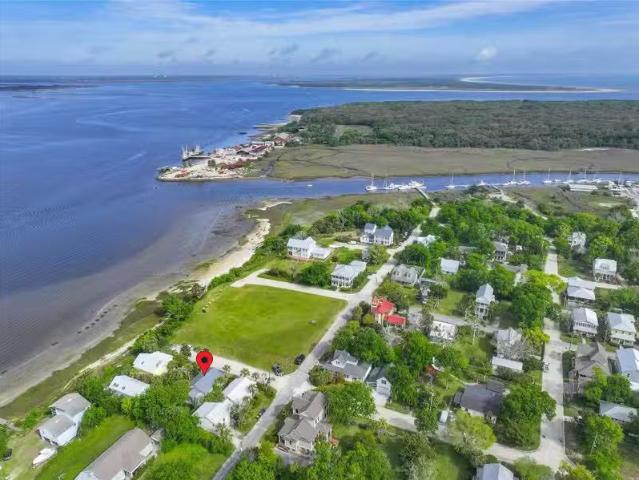 710 SOMERUELUS ST, FERNANDINA BEACH, FL 32034 Single Family Re.