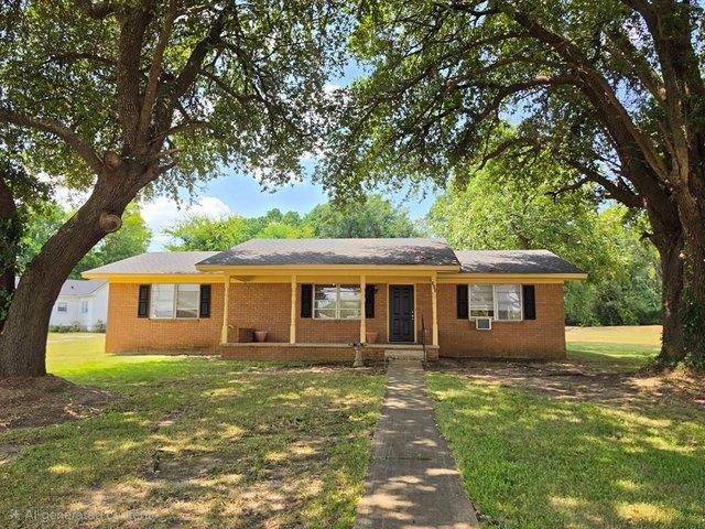 710 Spruce Ave, Cushing, TX 75760