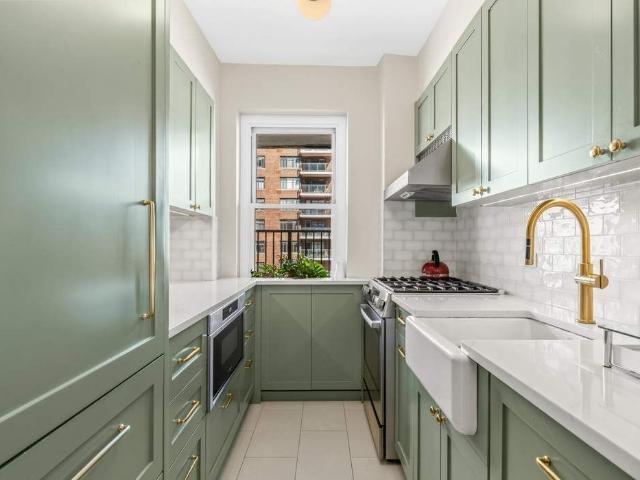 710 Park Avenue 7B