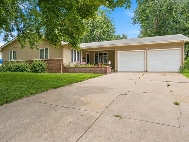 710 Parkview Dr, Wamego, KS 66547