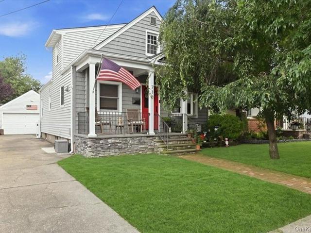 710 Premier Blvd, New Hyde Park, NY 11040