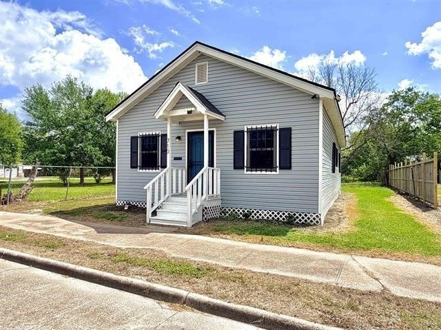 710 W 14th St, Port Arthur, TX 77640