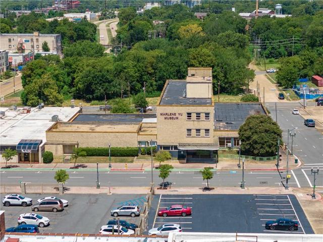 710 Travis Street