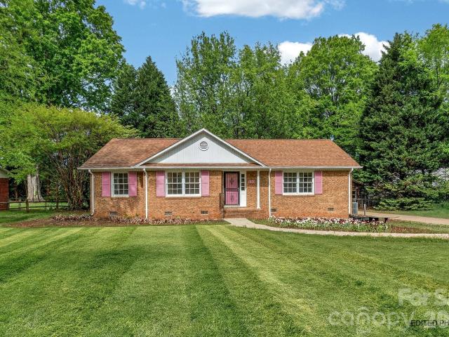 710 Twin Oaks Rd, Davidson, NC 28036 | MLS #4369