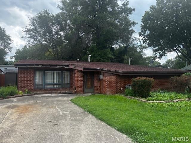 710 Valley Dr, East Alton, IL 62024
