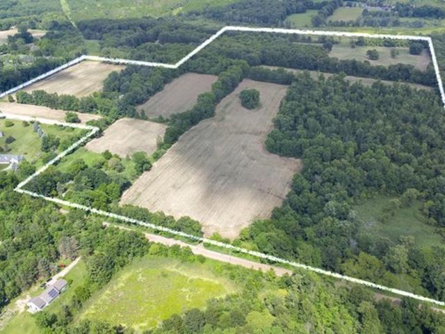 7114 Mabley Hill Rd, Fenton, MI 48430